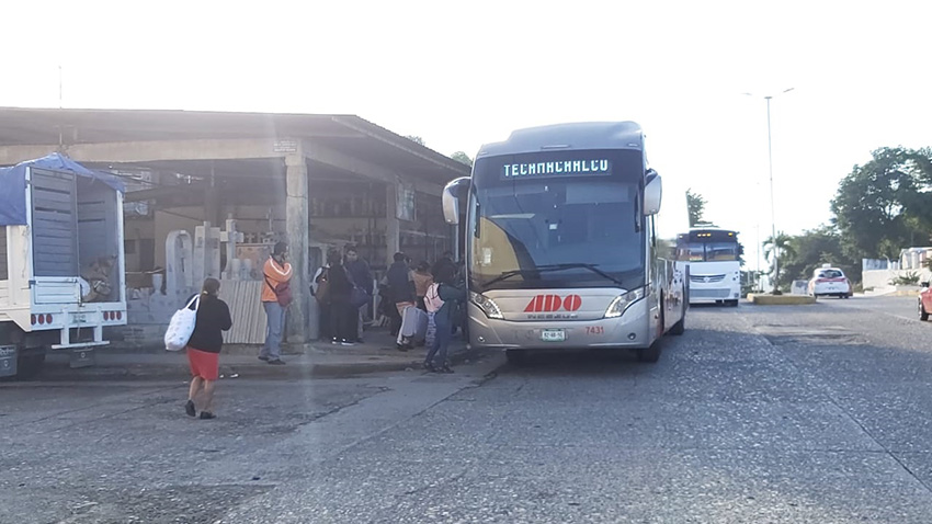 Ebrio chofer de ADO abandona autobús con 22 pasajeros a bordo
